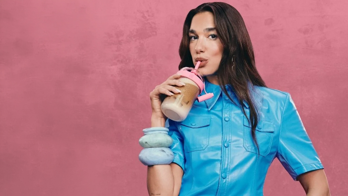 Cómo Dua Lipa transformó el “What Else?” de Nespresso